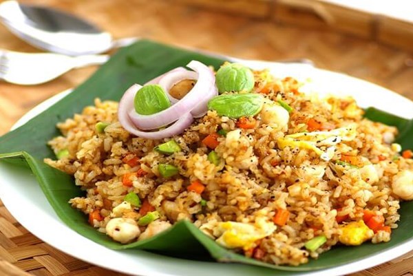 Cơm chiên Dương Châu nghi gây ngộ độc cho 63 học sinh ở Cà Mau