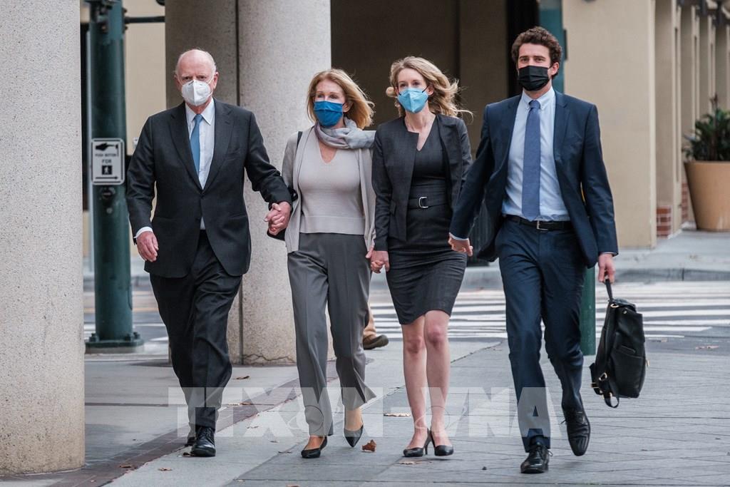 Nữ tỷ phú Elizabeth Holmes bị kết án trong vụ bê bối Theranos